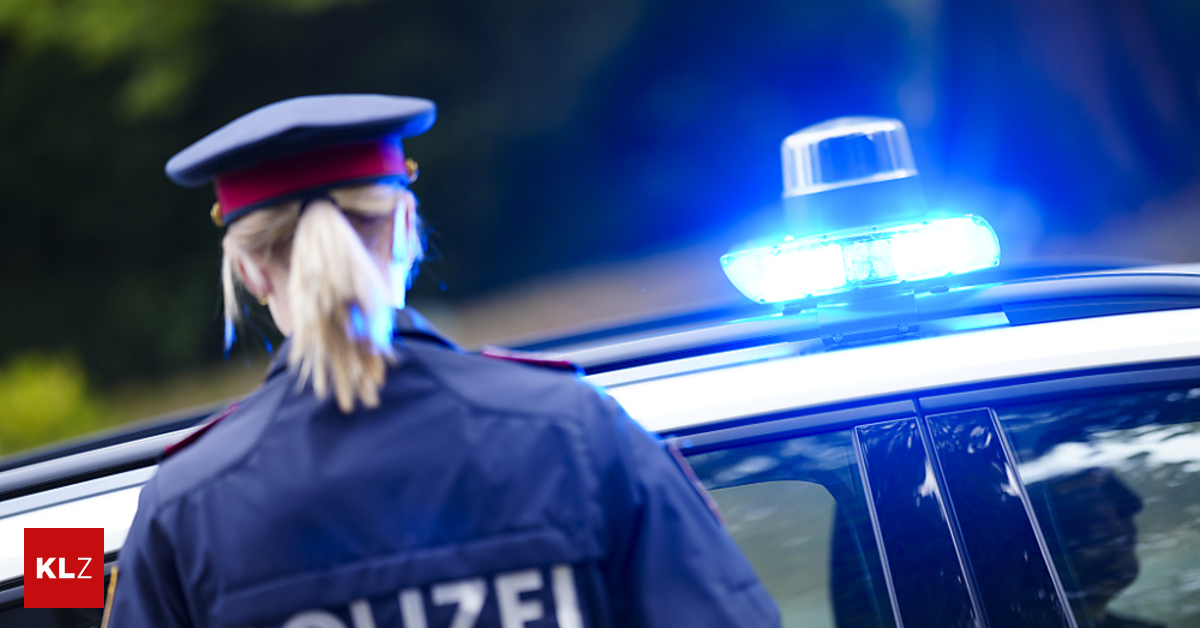 Nach Unfall : Pkw „parkte“ auf Verkehrsinsel, Lenker ging einfach heim